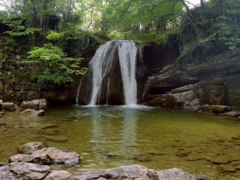 Little Known Malham Walk to Malham Cove, Janet's Foss & Gordale Scar
